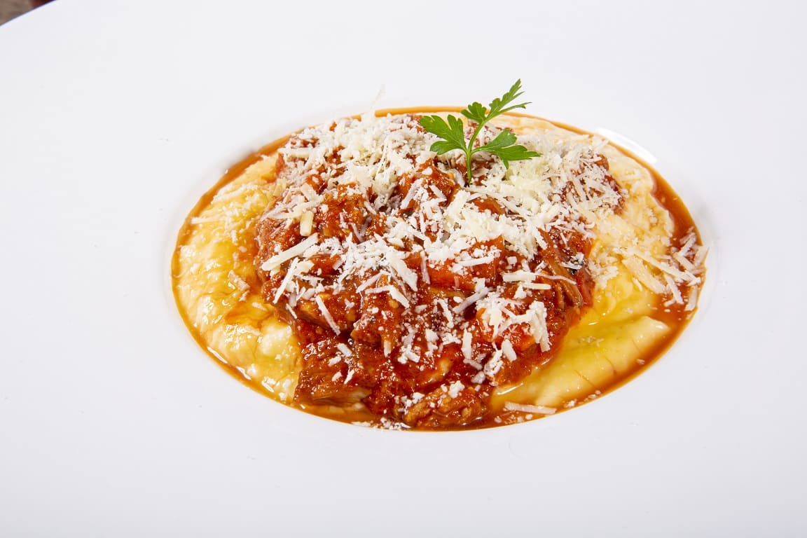 Polenta com ragu de carne
