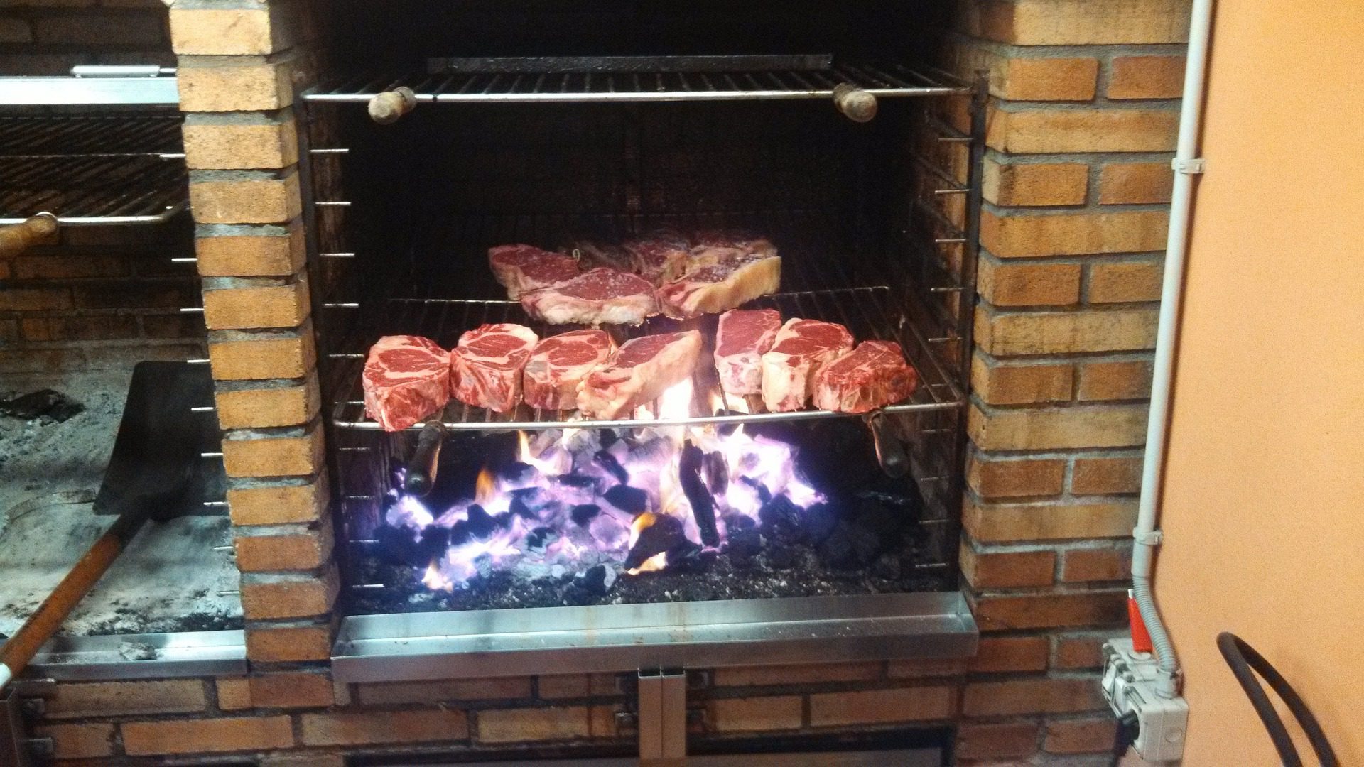 Churrasco Na Brasa: Fazendo Um Delicioso Churrasco Na Brasa